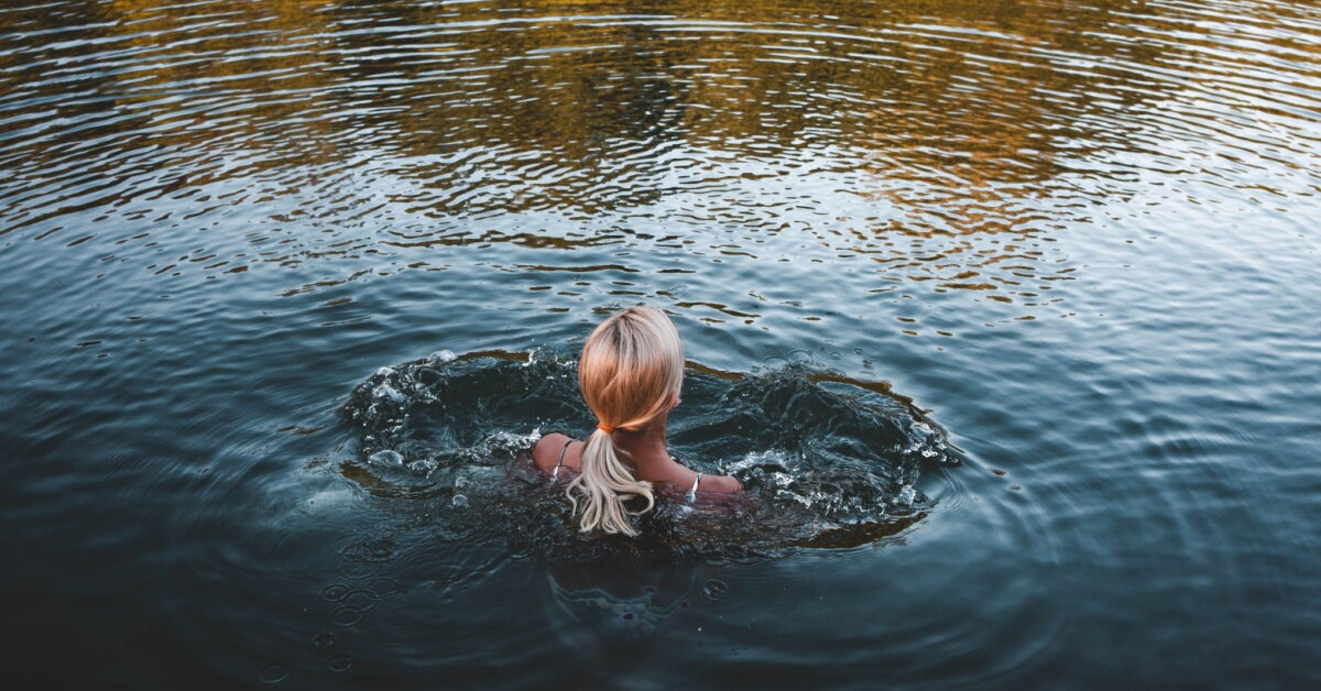 Umíte správně plavat? Máme tipy, které zvládnou i začátečníci.